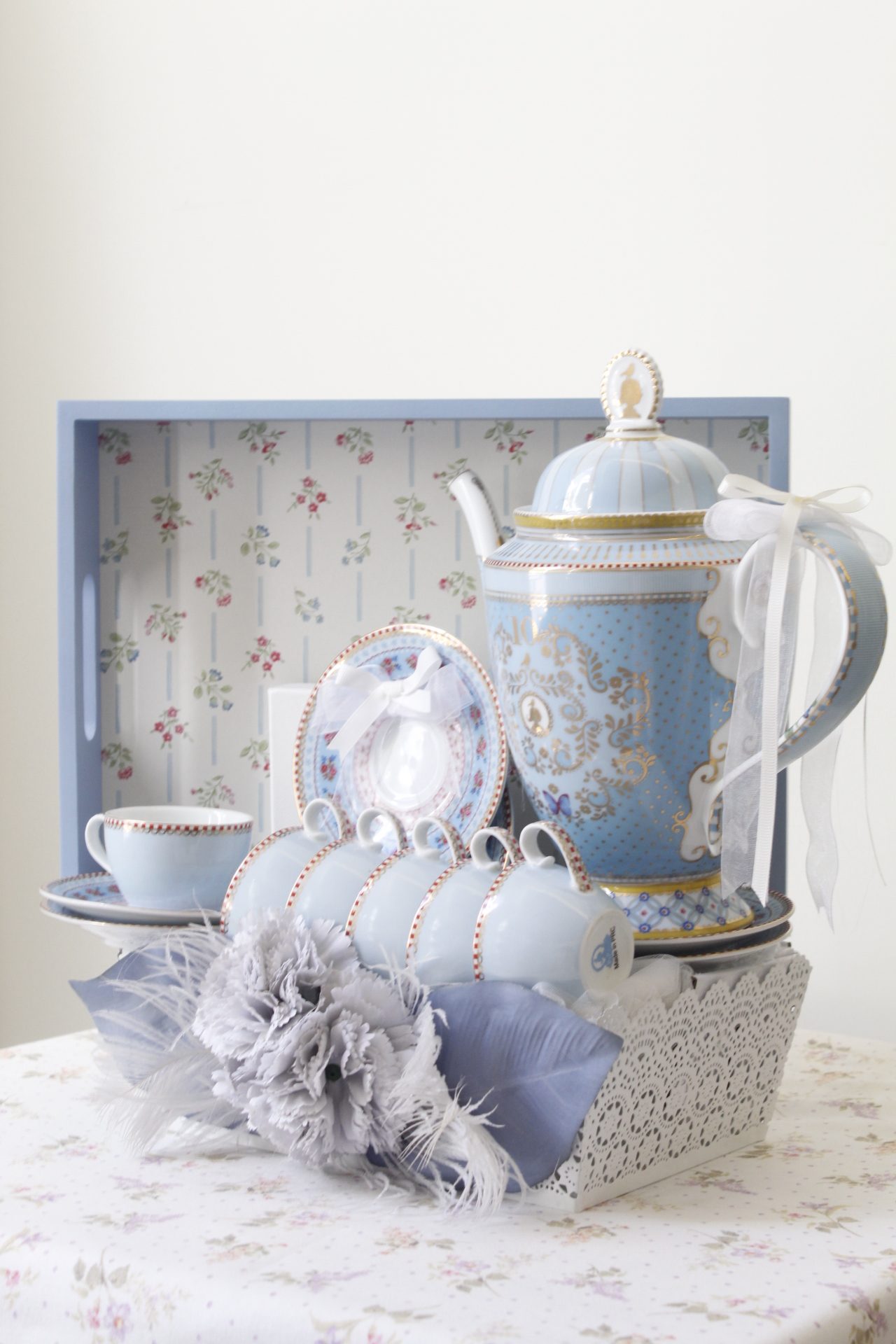 Pip Limited Edition Set of 6 Gift Hamper - Plum.ae